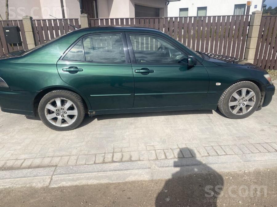 Green Lexus IS 2002 in Riga, with an engine capacity of 2.00 L and mileage of 400 thousand km for 3500 €, photo 13 on AUTOMOTO.COM.LV