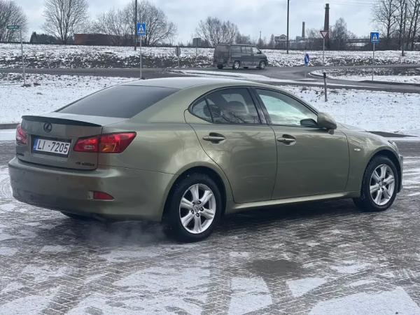 Green Lexus IS 2006 in Jekabpils, with an engine capacity of 2.20 L and mileage of 237 thousand km for 4200 €, photo 6 on AUTOMOTO.COM.LV
