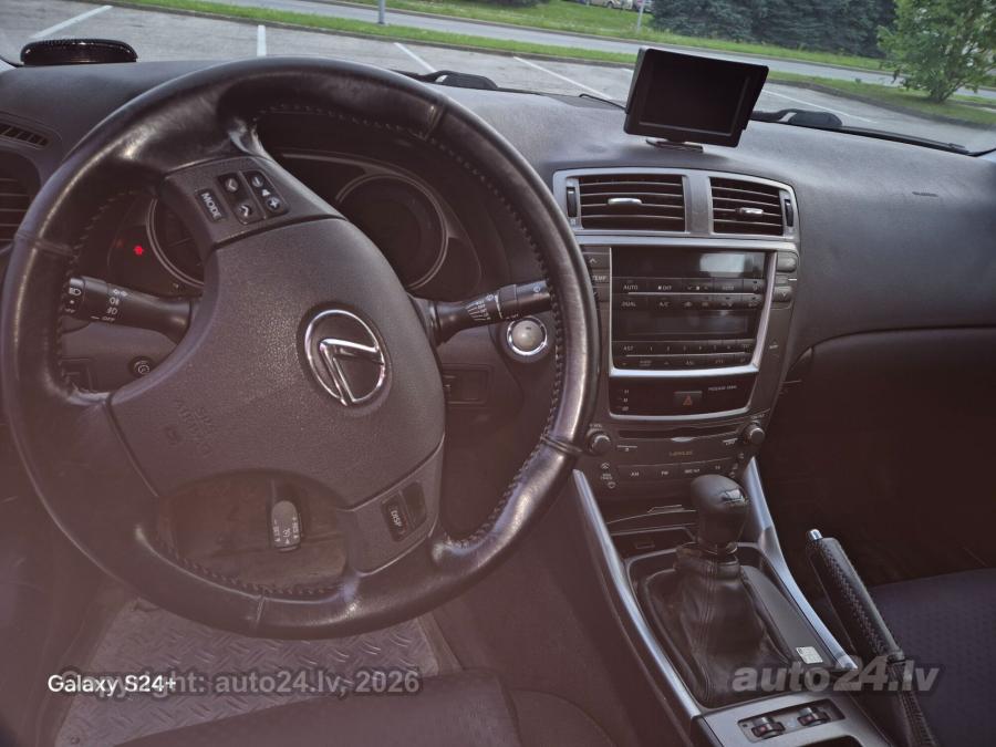 Green Lexus IS 2007 in Tartu, with an engine capacity of 2.20 L and mileage of 221 thousand km for 5300 €, photo 4 on AUTOMOTO.COM.LV