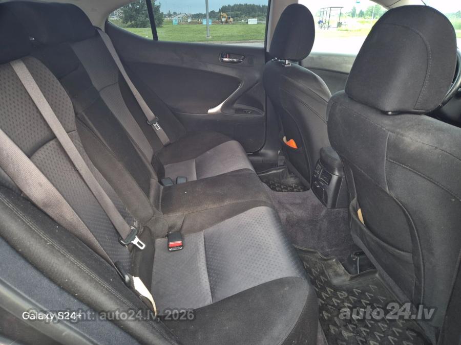Green Lexus IS 2007 in Tartu, with an engine capacity of 2.20 L and mileage of 221 thousand km for 5300 €, photo 5 on AUTOMOTO.COM.LV