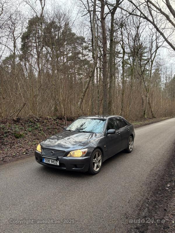 Grey Lexus IS 1999 in Tallinn, with an engine capacity of 2.00 L and mileage of 314 thousand km for 2550 €, photo 2 on AUTOMOTO.COM.LV