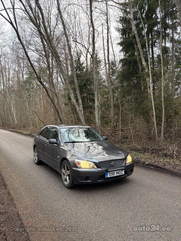 Grey Lexus IS 1999 in Tallinn, with an engine capacity of 2.00 L and mileage of 314 thousand km for 2550 €, photo 3 on AUTOMOTO.COM.LV