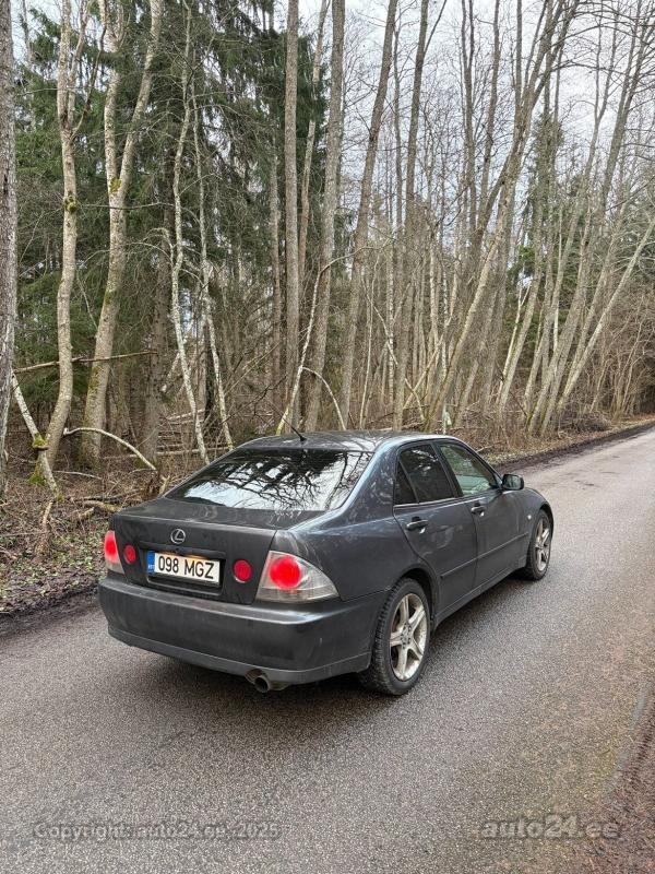 Grey Lexus IS 1999 in Tallinn, with an engine capacity of 2.00 L and mileage of 314 thousand km for 2550 €, photo 4 on AUTOMOTO.COM.LV