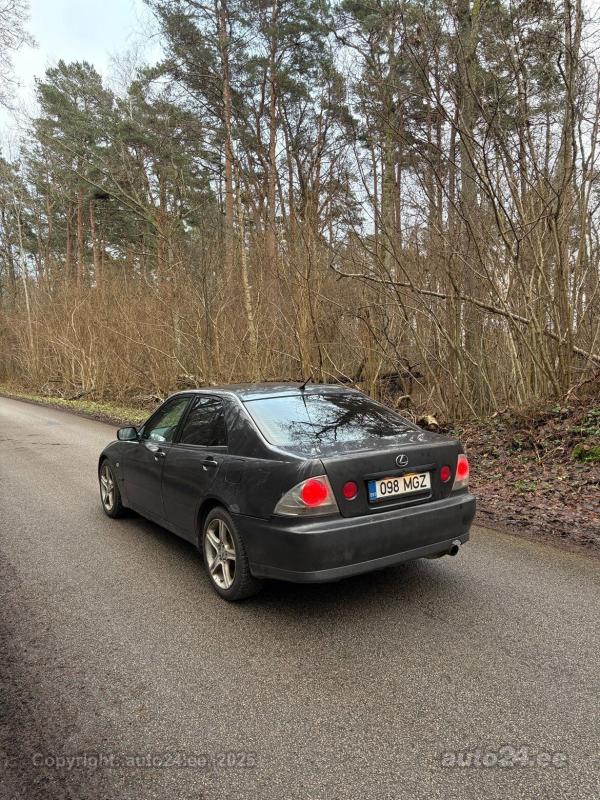 Grey Lexus IS 1999 in Tallinn, with an engine capacity of 2.00 L and mileage of 314 thousand km for 2550 €, photo 5 on AUTOMOTO.COM.LV