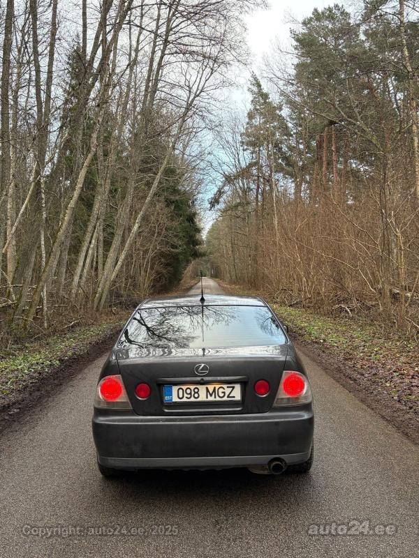 Grey Lexus IS 1999 in Tallinn, with an engine capacity of 2.00 L and mileage of 314 thousand km for 2550 €, photo 6 on AUTOMOTO.COM.LV
