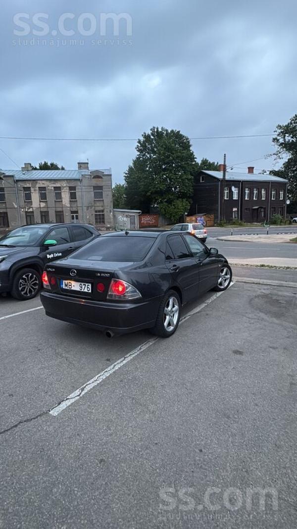 Pelēks Lexus IS 1999 Rīga, ar dzinēja tilpumu 2.00 L un nobraukumu 320 tūkst. km par 1222 €, foto 1 vietnē AUTOMOTO.COM.LV