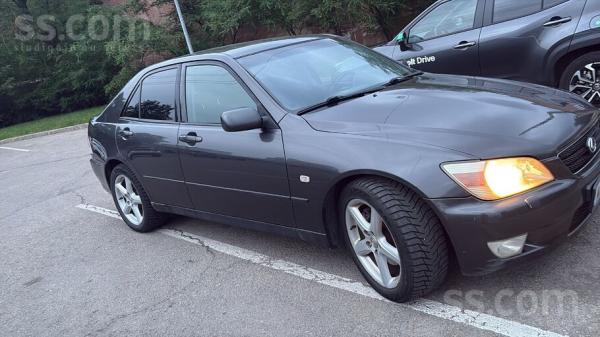 Pelēks Lexus IS 1999 Rīga, ar dzinēja tilpumu 2.00 L un nobraukumu 320 tūkst. km par 1222 €, foto 2 vietnē AUTOMOTO.COM.LV