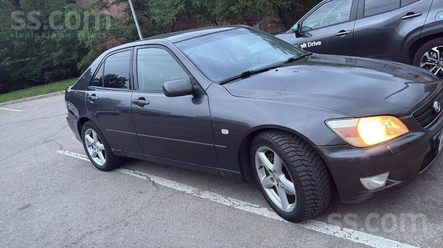 Pelēks Lexus IS 1999 Rīga, ar dzinēja tilpumu 2.00 L un nobraukumu 320 tūkst. km par 1222 €, foto 3 vietnē AUTOMOTO.COM.LV
