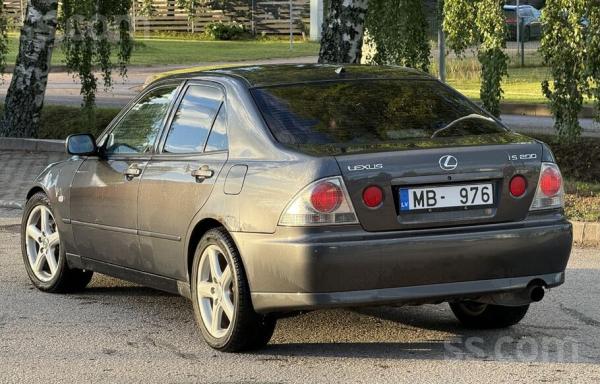 Pelēks Lexus IS 1999 Valmiera, ar dzinēja tilpumu 2.00 L un nobraukumu 300 tūkst. km par 1950 €, foto 3 vietnē AUTOMOTO.COM.LV