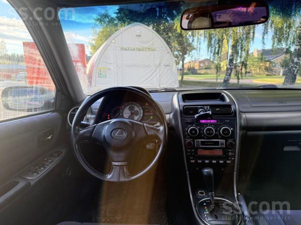Pelēks Lexus IS 1999 Valmiera, ar dzinēja tilpumu 2.00 L un nobraukumu 300 tūkst. km par 1950 €, foto 5 vietnē AUTOMOTO.COM.LV