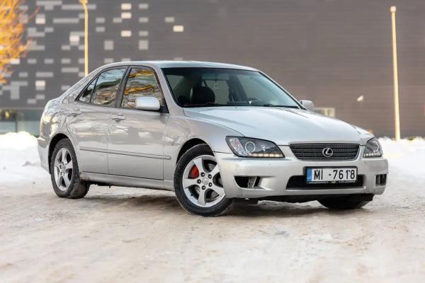 Grey Lexus IS 2001 in Jelgava, with an engine capacity of 2.00 L and mileage of 280 thousand km for 1900 €, photo 2 on AUTOMOTO.COM.LV