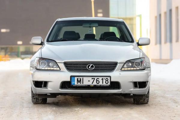 Grey Lexus IS 2001 in Jelgava, with an engine capacity of 2.00 L and mileage of 280 thousand km for 1900 €, photo 3 on AUTOMOTO.COM.LV