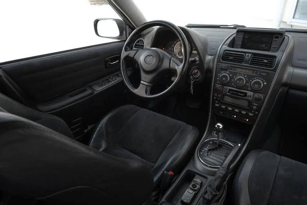 Grey Lexus IS 2001 in Jelgava, with an engine capacity of 2.00 L and mileage of 280 thousand km for 1900 €, photo 8 on AUTOMOTO.COM.LV