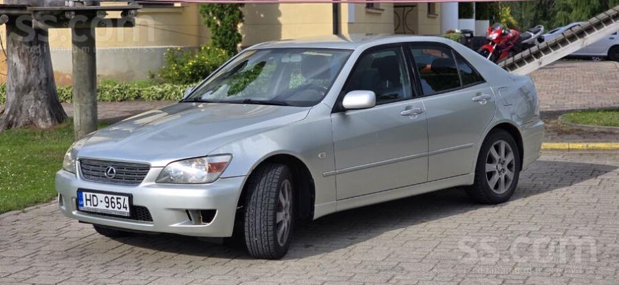 Pelēks Lexus IS 2001 Rīga, ar dzinēja tilpumu 2.00 L un nobraukumu 220 tūkst. km par 3000 €, foto 3 vietnē AUTOMOTO.COM.LV