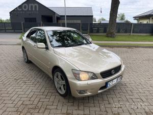 Grey Lexus IS 2003 in Valmiera, with an engine capacity of 2.00 L and mileage of 199 thousand km for 3690 €, photo 3 on AUTOMOTO.COM.LV