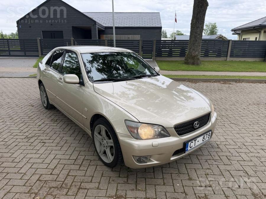 Grey Lexus IS 2003 in Valmiera, with an engine capacity of 2.00 L and mileage of 199 thousand km for 3690 €, photo 3 on AUTOMOTO.COM.LV