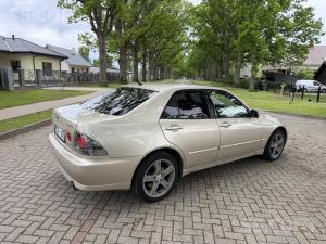 Grey Lexus IS 2003 in Valmiera, with an engine capacity of 2.00 L and mileage of 199 thousand km for 3690 €, photo 6 on AUTOMOTO.COM.LV