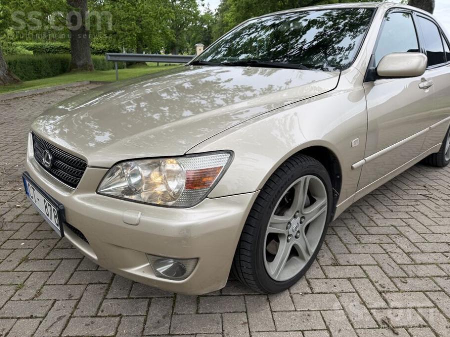 Grey Lexus IS 2003 in Valmiera, with an engine capacity of 2.00 L and mileage of 199 thousand km for 3690 €, photo 11 on AUTOMOTO.COM.LV