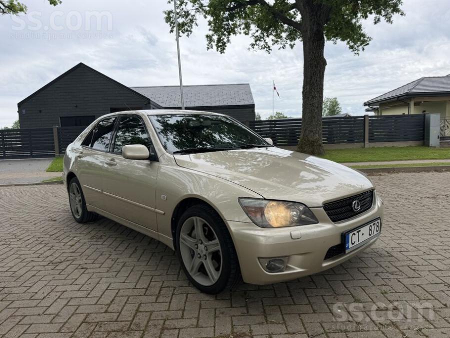 Grey Lexus IS 2003 in Valmiera, with an engine capacity of 2.00 L and mileage of 199 thousand km for 3690 €, photo 18 on AUTOMOTO.COM.LV