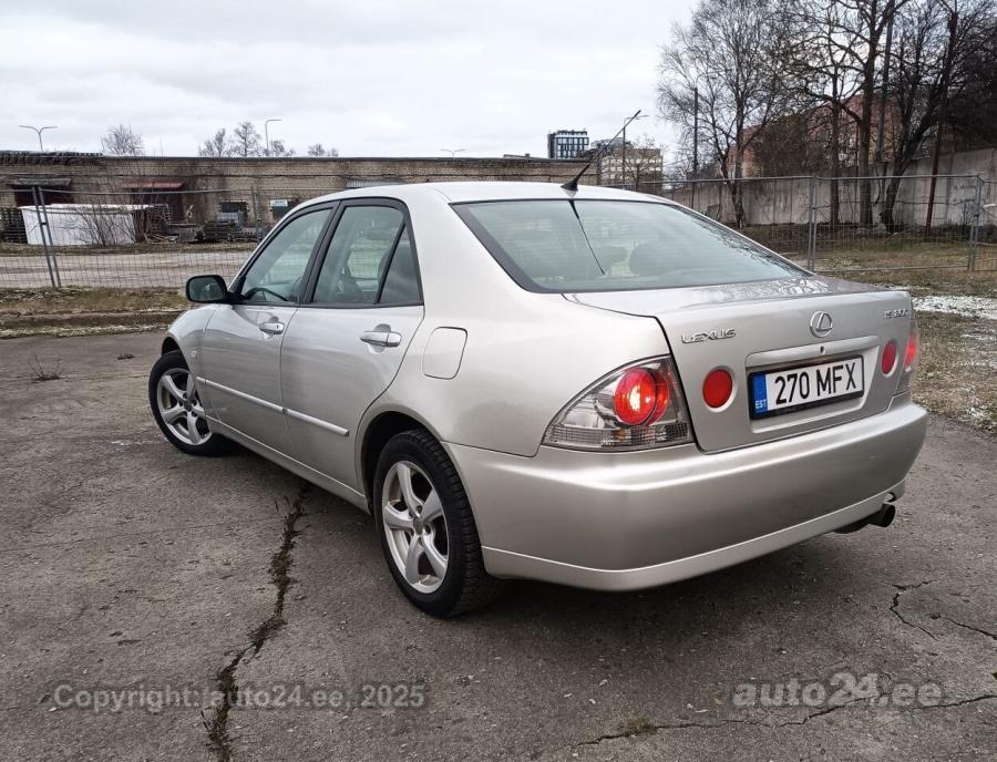 Pelēks Lexus IS 2004 Tallina, ar dzinēja tilpumu 2.00 L un nobraukumu 193 tūkst. km par 2700 €, foto 5 vietnē AUTOMOTO.COM.LV