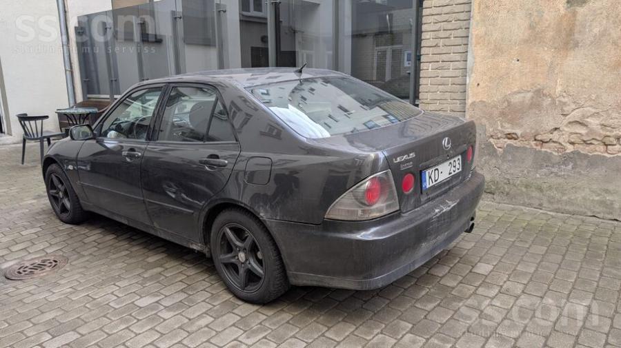 Grey Lexus IS 2005 in Riga, with an engine capacity of 2.00 L and mileage of 297 thousand km for 1350 €, photo 3 on AUTOMOTO.COM.LV