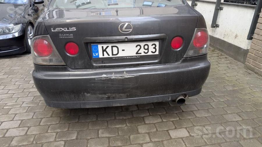Grey Lexus IS 2005 in Riga, with an engine capacity of 2.00 L and mileage of 297 thousand km for 1350 €, photo 4 on AUTOMOTO.COM.LV