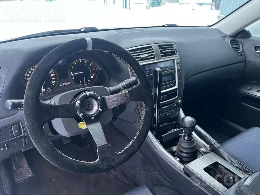 Pelēks Lexus IS 2005 Rīga, ar dzinēja tilpumu 2.50 L un nobraukumu 260 tūkst. km par 3200 €, foto 6 vietnē AUTOMOTO.COM.LV