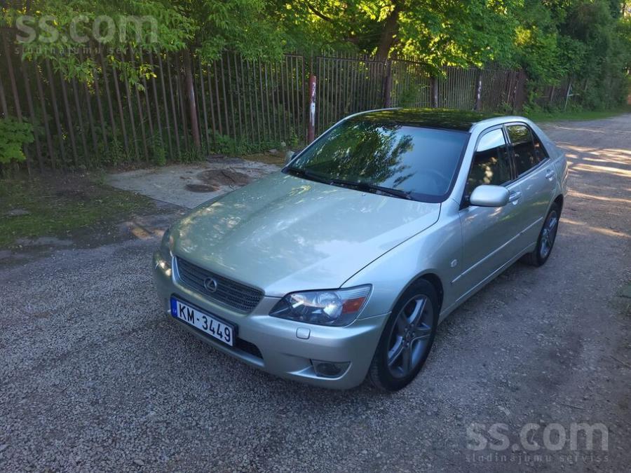 Grey Lexus IS 2005 in Riga, with an engine capacity of 2.00 L and mileage of 213 thousand km for 2750 €, photo 1 on AUTOMOTO.COM.LV
