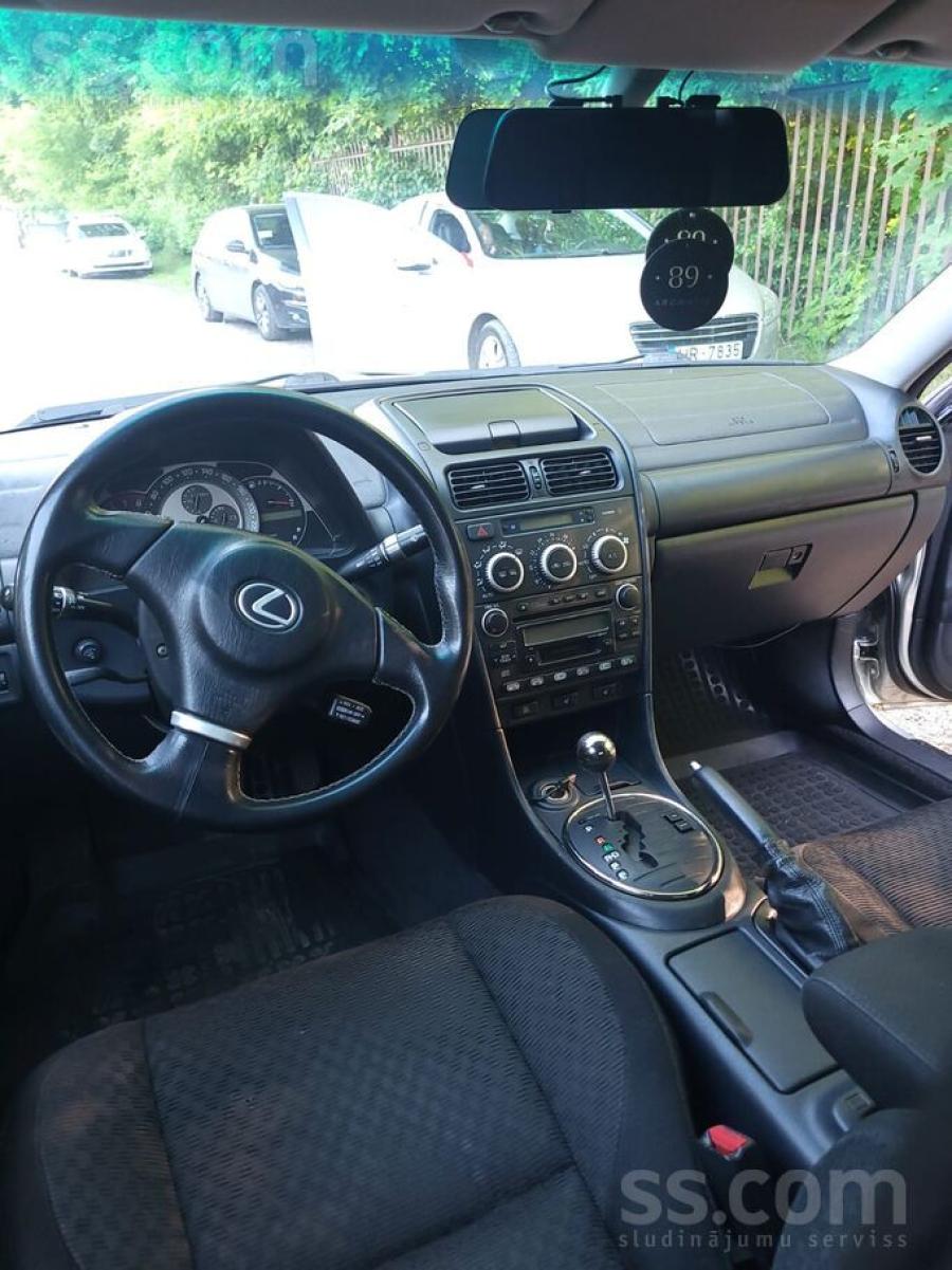 Grey Lexus IS 2005 in Riga, with an engine capacity of 2.00 L and mileage of 213 thousand km for 2750 €, photo 4 on AUTOMOTO.COM.LV
