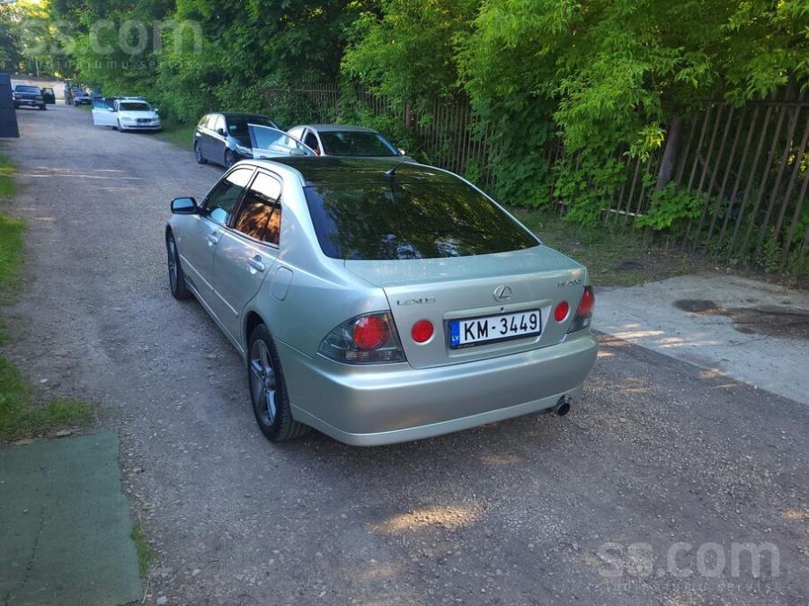 Grey Lexus IS 2005 in Riga, with an engine capacity of 2.00 L and mileage of 213 thousand km for 2750 €, photo 5 on AUTOMOTO.COM.LV