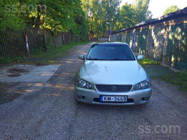 Grey Lexus IS 2005 in Riga, with an engine capacity of 2.00 L and mileage of 213 thousand km for 2750 €, photo 5 on AUTOMOTO.COM.LV