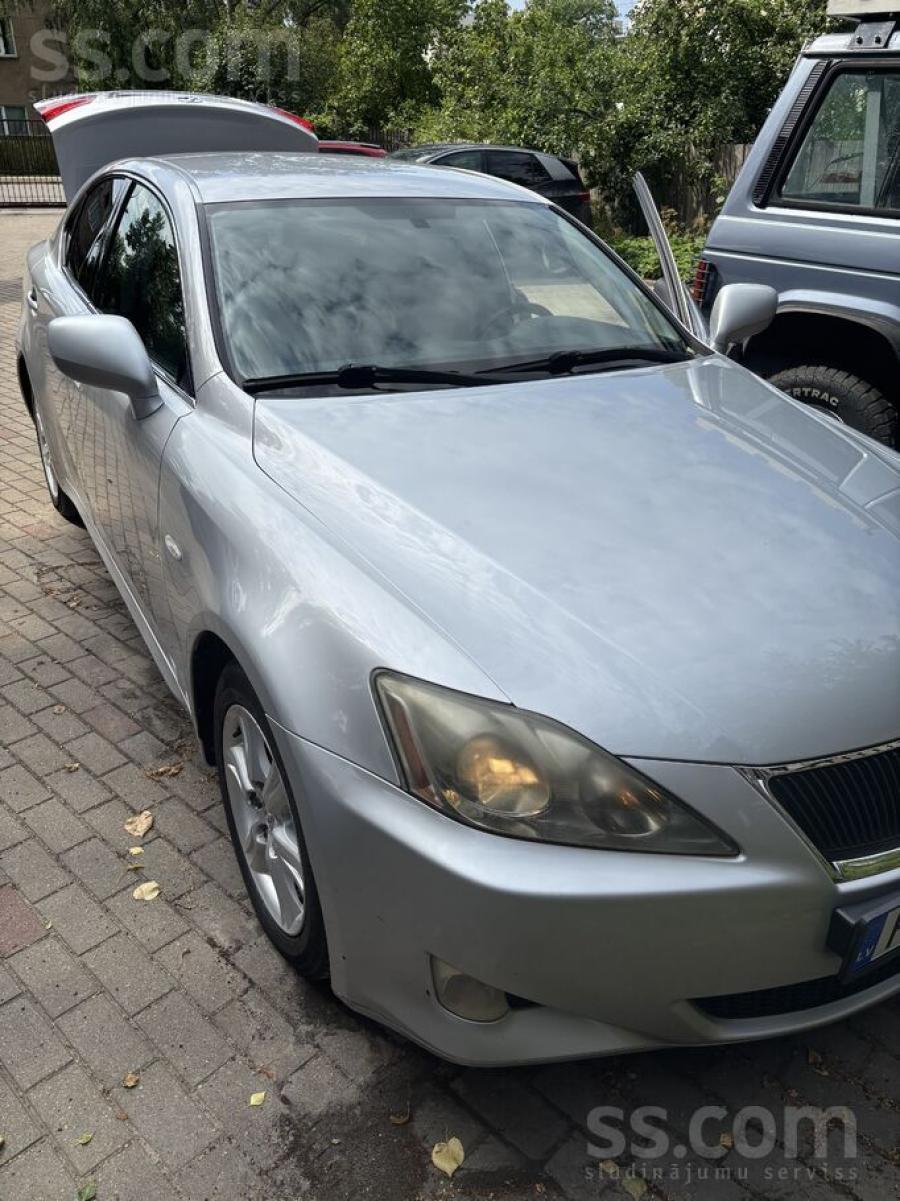 Grey Lexus IS 2005 in Riga, with an engine capacity of 2.50 L and mileage of 239 thousand km for 4000 €, photo 3 on AUTOMOTO.COM.LV