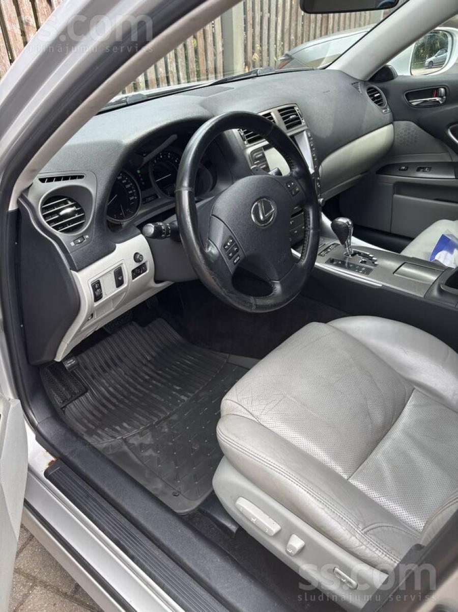 Grey Lexus IS 2005 in Riga, with an engine capacity of 2.50 L and mileage of 239 thousand km for 4000 €, photo 6 on AUTOMOTO.COM.LV