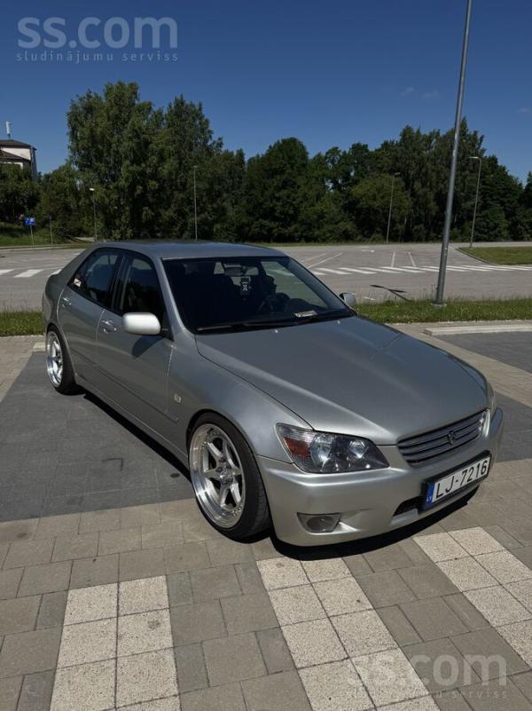 Lexus IS 2005 Valmiera vietnē Pelēks Lexus IS 2005 Valmiera, ar dzinēja tilpumu 2.00 L un nobraukumu 280 tūkst. km par 5500 €, foto 1 vietnē AUTOMOTO.COM.LV