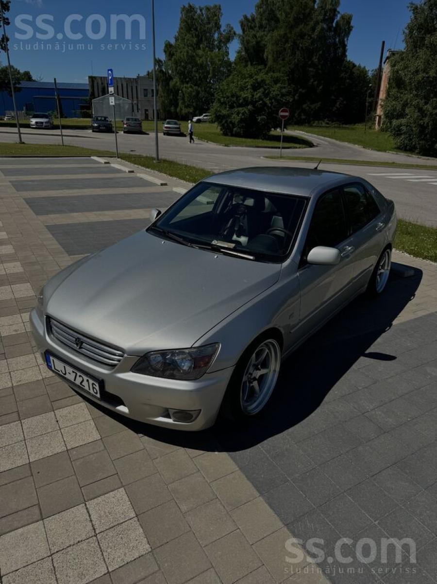 Pelēks Lexus IS 2005 Valmiera, ar dzinēja tilpumu 2.00 L un nobraukumu 280 tūkst. km par 5500 €, foto 3 vietnē AUTOMOTO.COM.LV