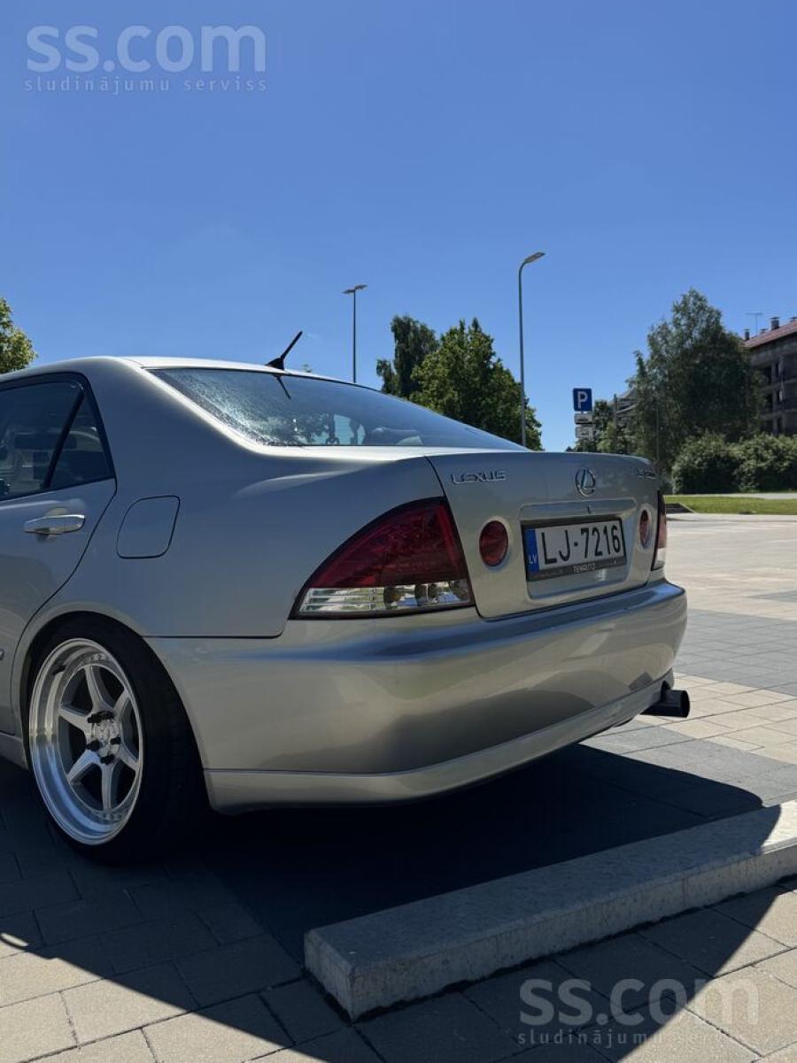 Pelēks Lexus IS 2005 Valmiera, ar dzinēja tilpumu 2.00 L un nobraukumu 280 tūkst. km par 5500 €, foto 4 vietnē AUTOMOTO.COM.LV