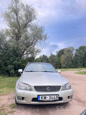 Pelēks Lexus IS 2005 Rīga, ar dzinēja tilpumu 2.00 L un nobraukumu 217 tūkst. km par 2850 €, foto  vietnē AUTOMOTO.COM.LV