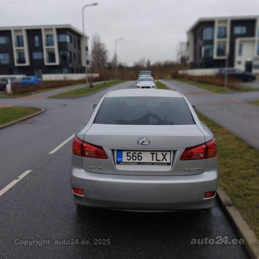 Grey Lexus IS 2006 in Tartu, with an engine capacity of 2.20 L and mileage of 337 thousand km for 2990 €, photo 2 on AUTOMOTO.COM.LV