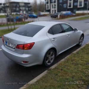 Grey Lexus IS 2006 in Tartu, with an engine capacity of 2.20 L and mileage of 337 thousand km for 2990 €, photo 4 on AUTOMOTO.COM.LV