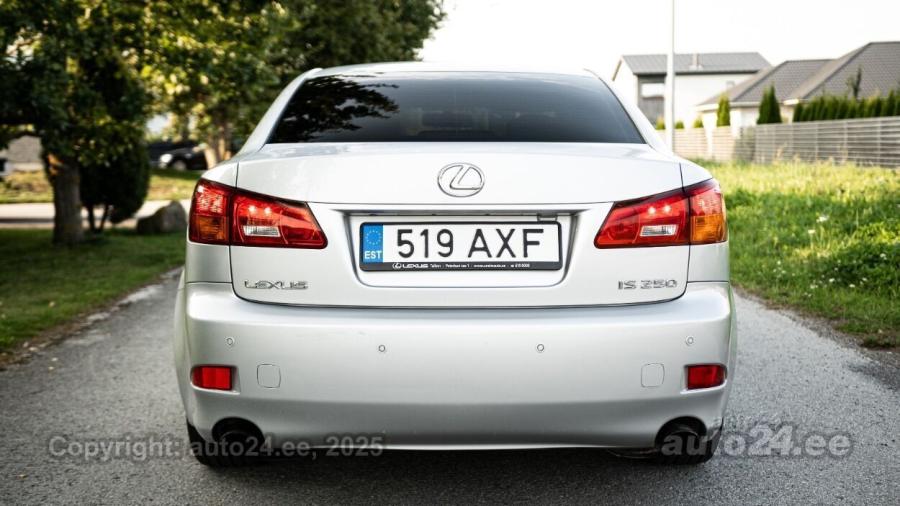 Pelēks Lexus IS 2006 Tallina, ar dzinēja tilpumu 2.50 L un nobraukumu 269 tūkst. km par 4490 €, foto 6 vietnē AUTOMOTO.COM.LV