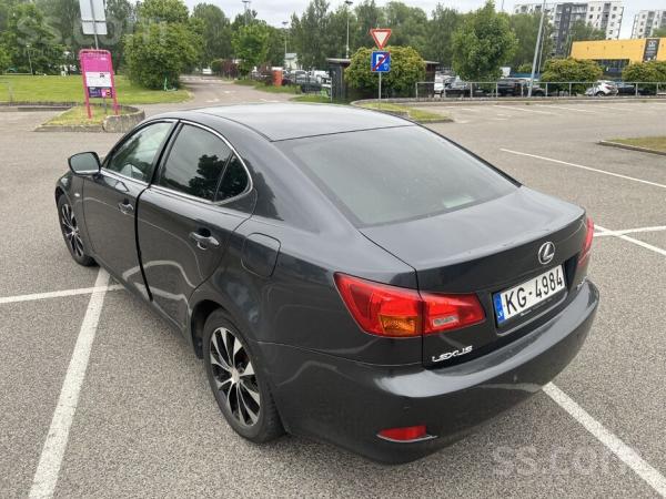 Grey Lexus IS 2006 in Riga, with an engine capacity of 2.20 L and mileage of 385 thousand km for 2400 €, photo 2 on AUTOMOTO.COM.LV