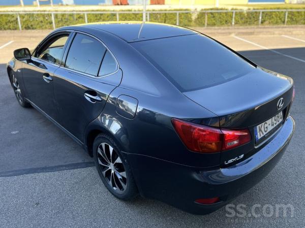 Grey Lexus IS 2006 in Riga, with an engine capacity of 2.20 L and mileage of 385 thousand km for 2400 €, photo 5 on AUTOMOTO.COM.LV