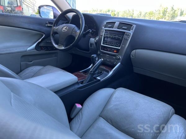 Grey Lexus IS 2006 in Riga, with an engine capacity of 2.20 L and mileage of 385 thousand km for 2400 €, photo 7 on AUTOMOTO.COM.LV