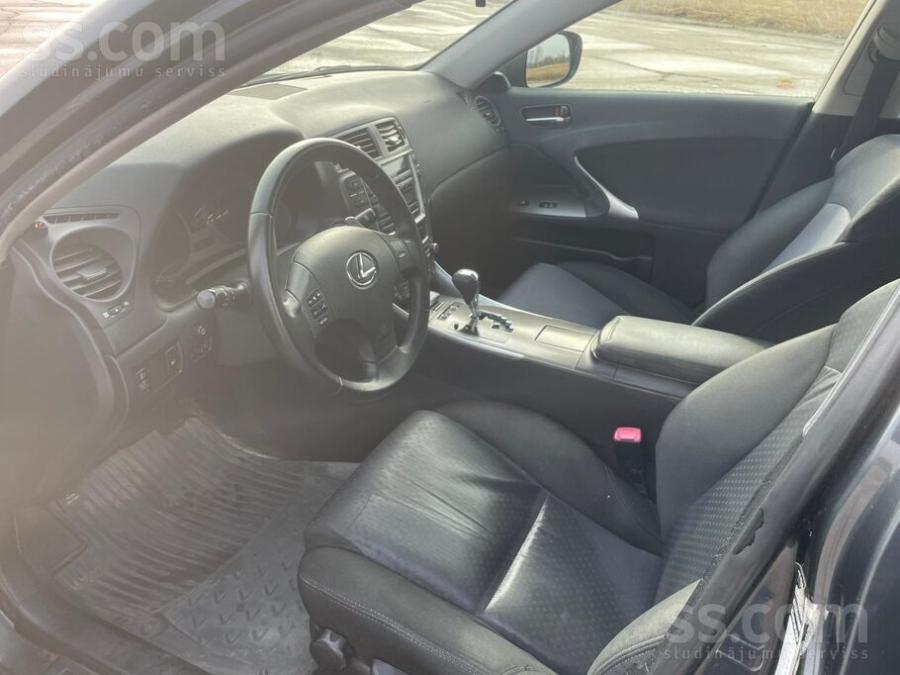 Grey Lexus IS 2006 in Riga, with an engine capacity of 2.50 L and mileage of 0 thousand km for 2799 €, photo 10 on AUTOMOTO.COM.LV