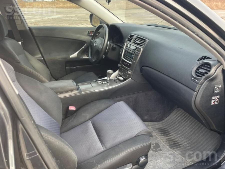 Grey Lexus IS 2006 in Riga, with an engine capacity of 2.50 L and mileage of 0 thousand km for 2799 €, photo 24 on AUTOMOTO.COM.LV