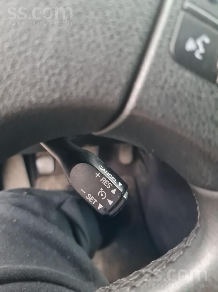 Pelēks Lexus IS 2006 Rīga, ar dzinēja tilpumu 2.20 L un nobraukumu 354 tūkst. km par 2780 €, foto 10 vietnē AUTOMOTO.COM.LV