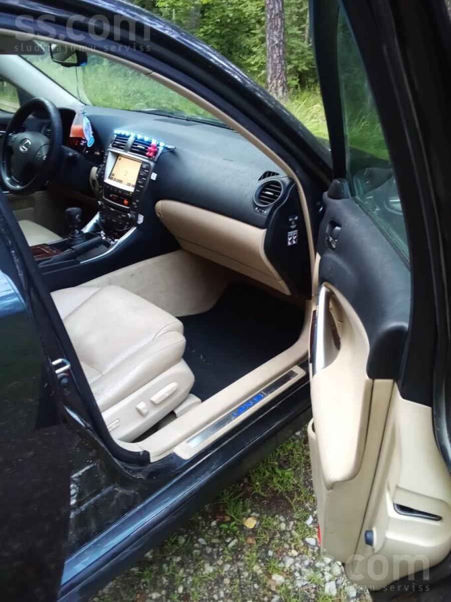 Grey Lexus IS 2006 in Daugavpils, with an engine capacity of 2.20 L and mileage of 0 thousand km for 2180 €, photo 5 on AUTOMOTO.COM.LV