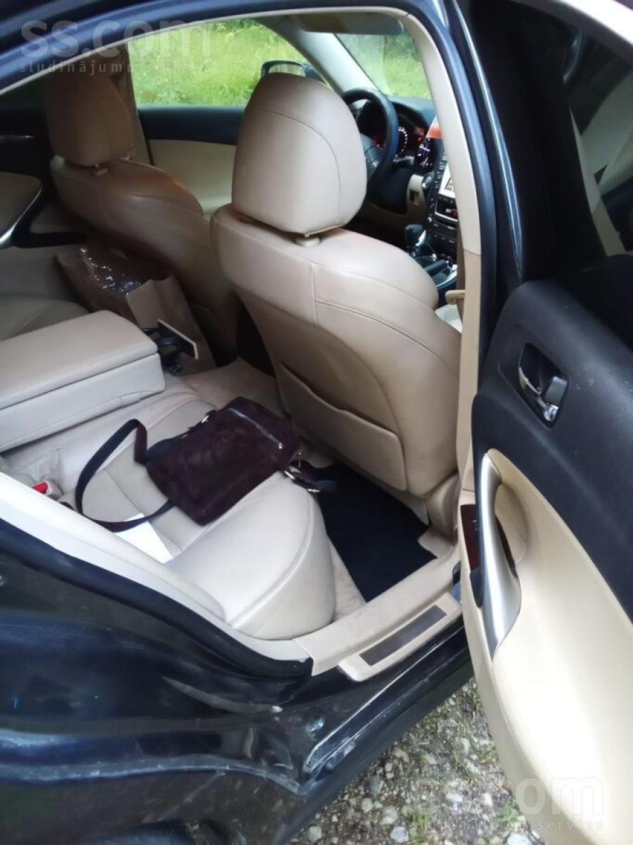 Grey Lexus IS 2006 in Daugavpils, with an engine capacity of 2.20 L and mileage of 0 thousand km for 2180 €, photo 6 on AUTOMOTO.COM.LV