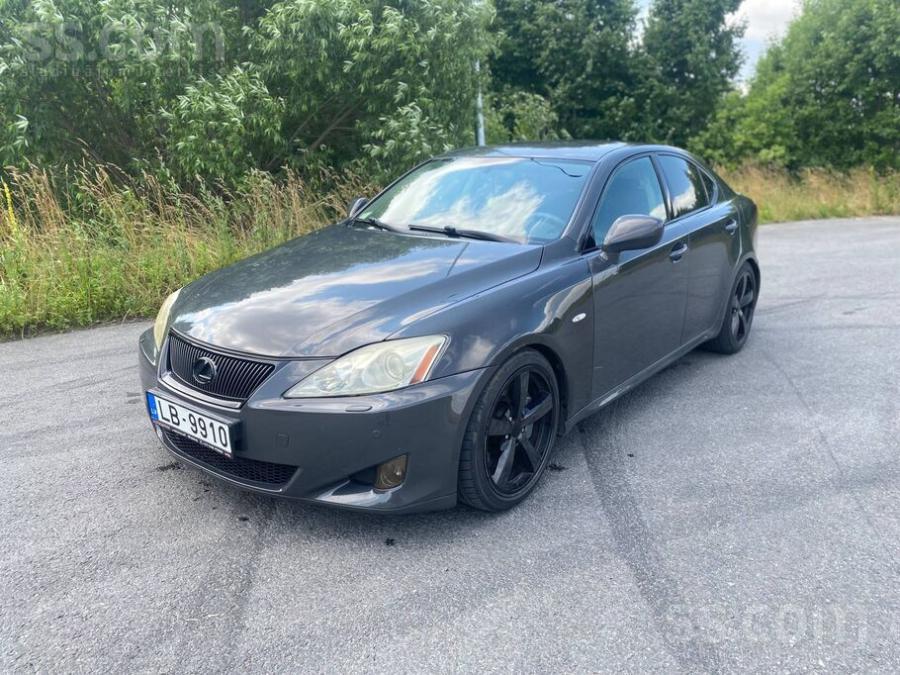Grey Lexus IS 2006 in Rezekne, with an engine capacity of 2.20 L and mileage of 377 thousand km for 3400 €, photo 3 on AUTOMOTO.COM.LV