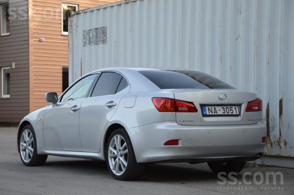 Grey Lexus IS 2006 in Tukums, with an engine capacity of 2.20 L and mileage of 327 thousand km for 2490 €, photo 3 on AUTOMOTO.COM.LV